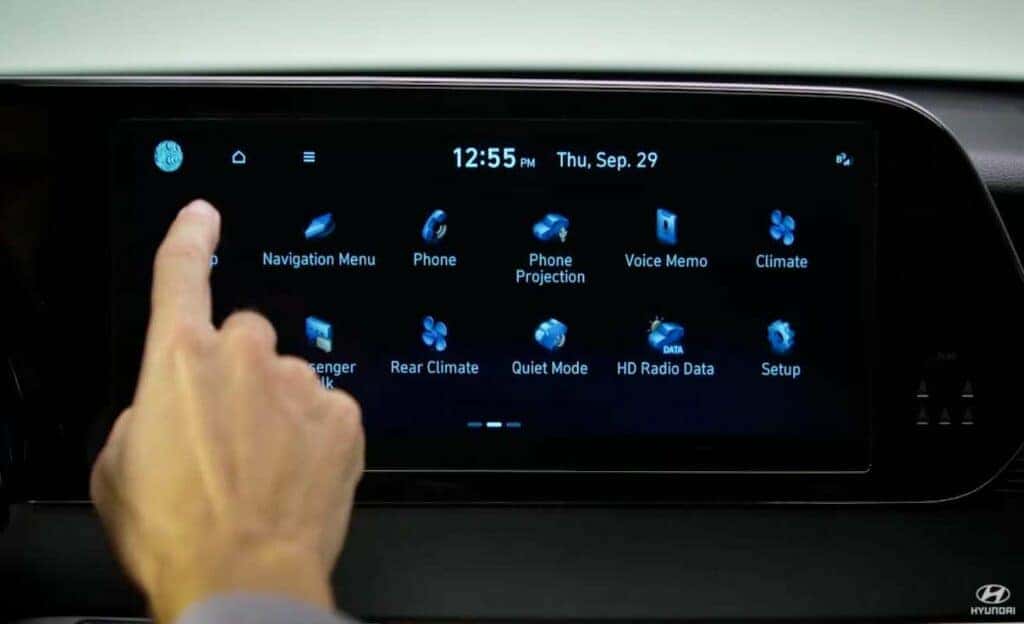 Operating the Navigation-Equipped Touchscreen | Hyundai Montgomery